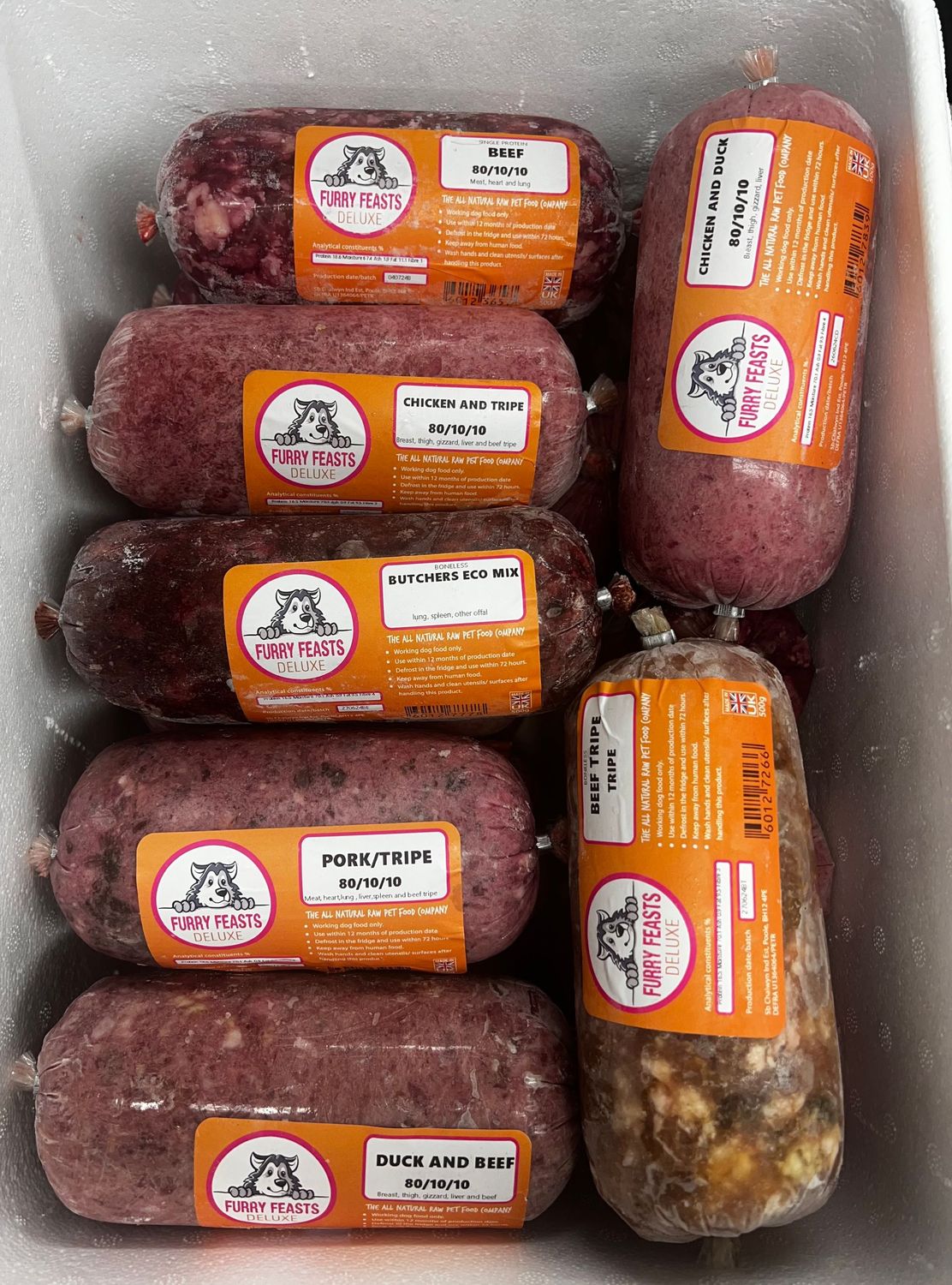 *New* Furry Feasts Deluxe Mixed Box of 20 x 500g - One Of The Family ...