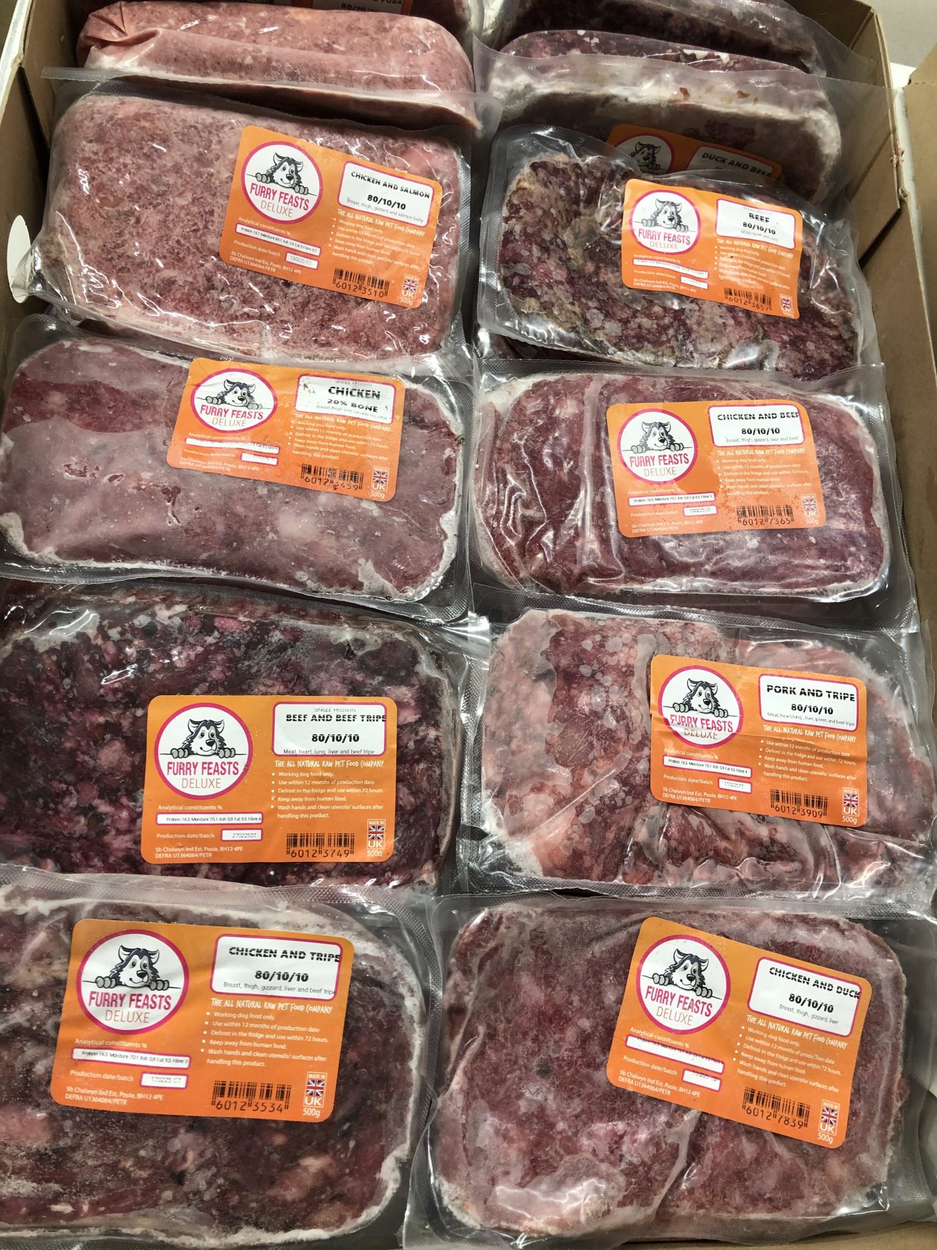 *New* Furry Feasts Deluxe Mixed Box of 20 x 500g - One Of The Family ...